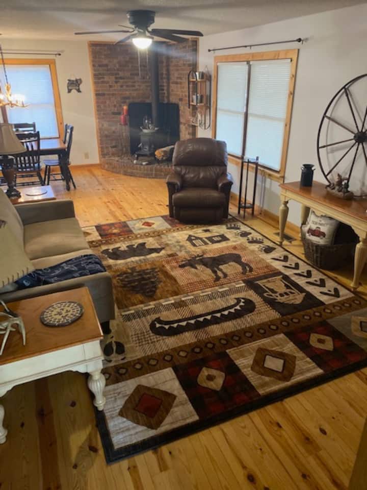Cabin  Home Near Lake W New Hot Tub - Lynchburg, TN