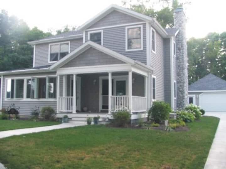 Welcoming West Shore Lake Home- Lake Access - Lake Maxinkuckee, IN