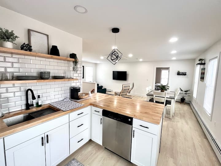 Newly Renovated Stylish Mountain Retreat! - Hunter, NY