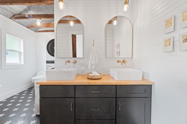 Newly Renovated 2/2 Downtown 1933 Artist Cottage - 彭薩科拉