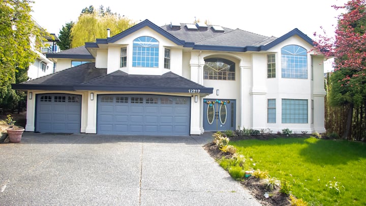 Cozy&modern New 1 Bedroom Suite - Surrey