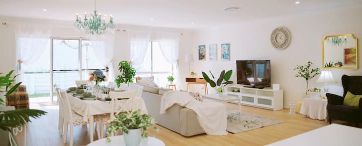 Gables 2-level House • Sleeps 10 • Near Shops - 뉴사우스웨일스 주