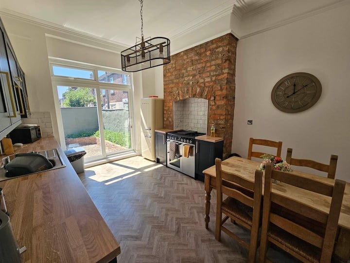 Beautiful Victorian Townhouse - Liverpool