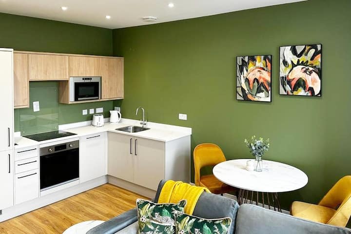 Brand New! Homely 1-bed Apt W/ Free Parking & Wifi - Bournemouth