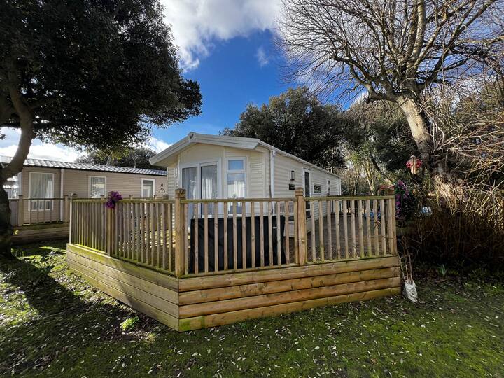 Stunning Caravan With Decking At Azure Seas In Suffolk Ref 32055az - Lowestoft