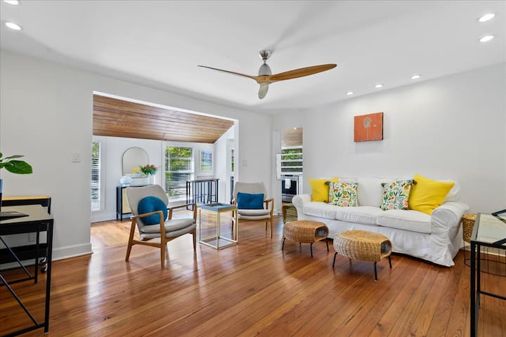Charming Northwood Cottage - Riviera Beach, FL