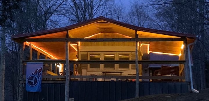Vintage Trailer With A Spacious Relaxing Deck! - Smithville, TN