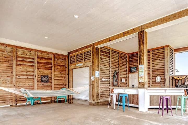 Gone Coastal | Gorgeous Bar, Hammock, Deck, Games - Crystal Beach