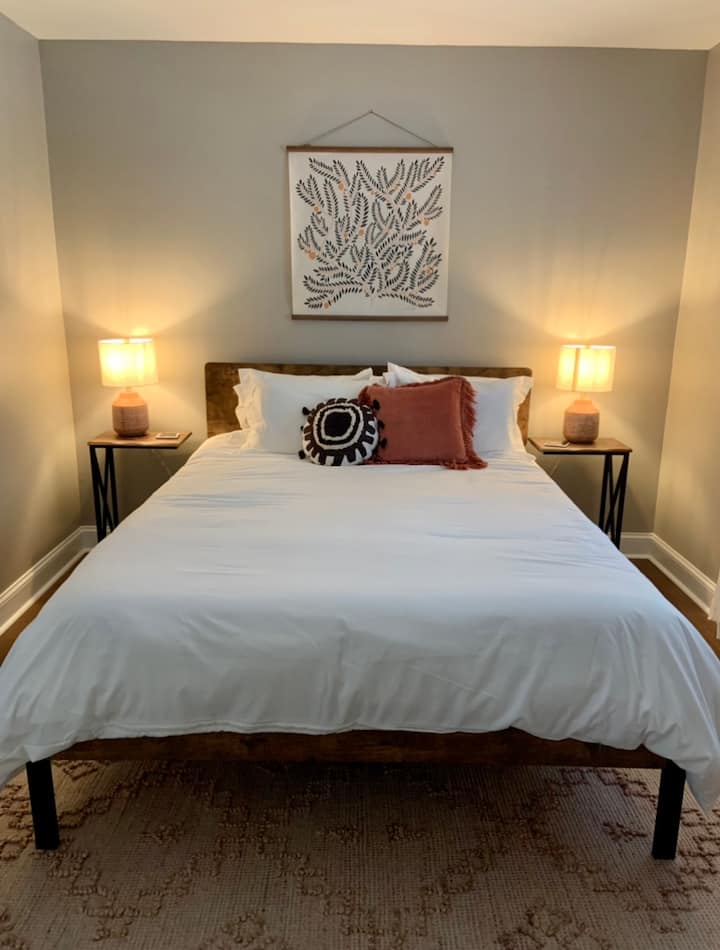 2 Bedroom Flat Close To Osu - Apt C! - Columbus, OH