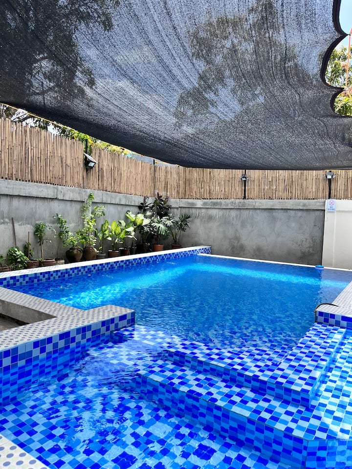 Private Room With Kid-friendly Pool - Siniloan