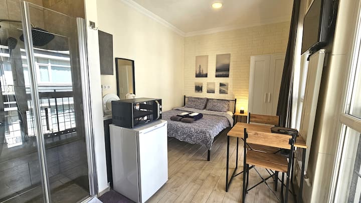 3. Unique Spacious Studio With Balcony - Karaköy