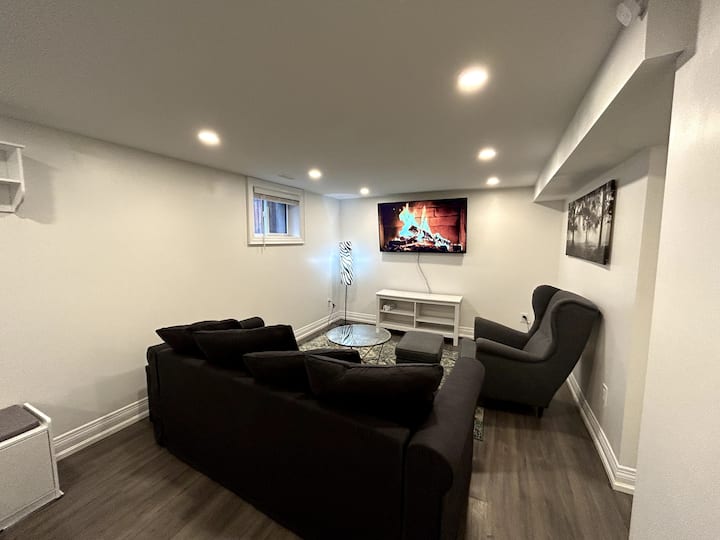 Entire Place: 2 Bedrooms, 3 Beds Unit - Toronto