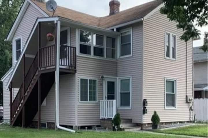 Tucked Away Hide Away (Private Condo) - Hartford, CT