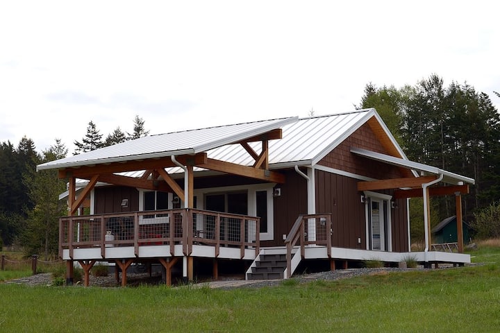 Custom Built Cabin With Hot Tub - Lopez Island, WA