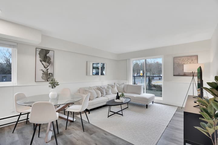 Upscale Apartment With Patio - Mount Pleasant - Vancouver