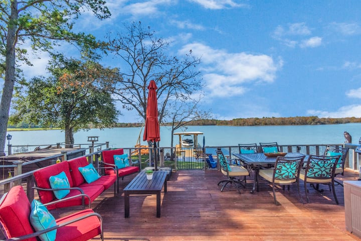 Escape At Dockside Lake - Goat Island, Trinity