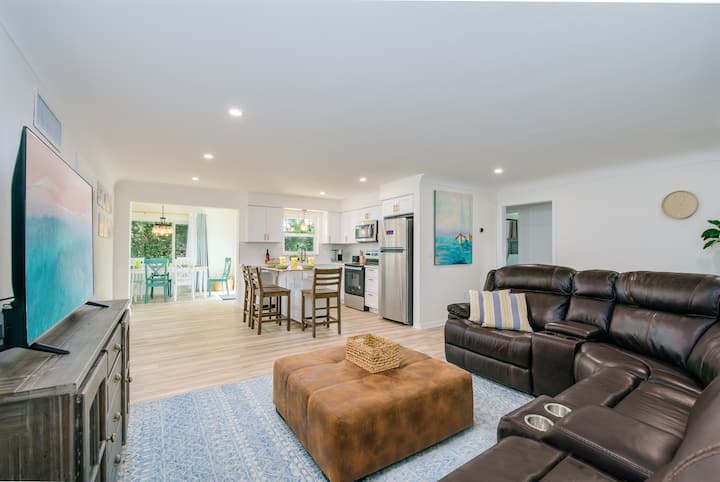 Elegant House, Games, Enclosed Yard, Relaxing Pool - Clearwater, FL