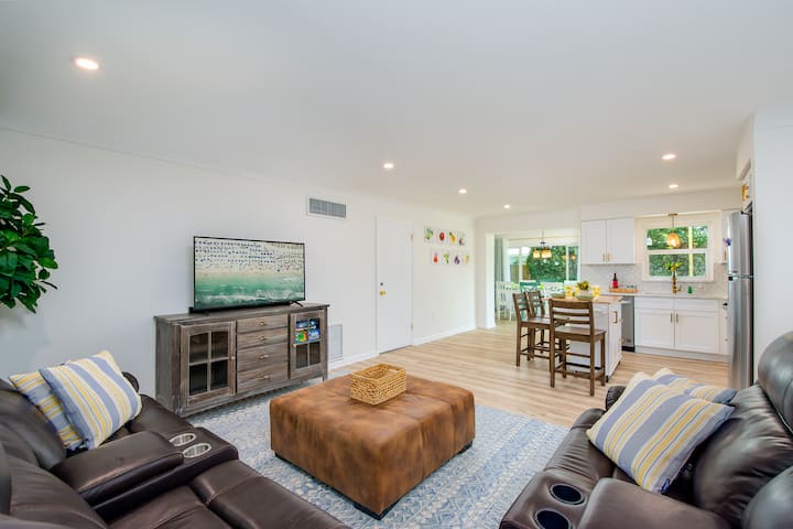 Relaxing Pool, Games, Enclosed Yard, Elegant House - Clearwater, FL