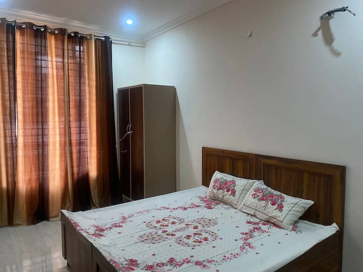 Fully Furnished Luxury Studio Flat And Rooms - Sahibzada Ajit Singh Nagar