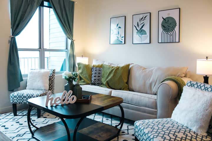 Chic Apt – Pool, Hot Tub & Near 4th St Live! - New Albany, IN