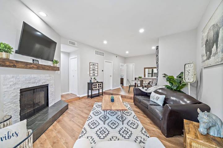 Gated Condo/laundry/parking/prime Houston Location - Houston, TX