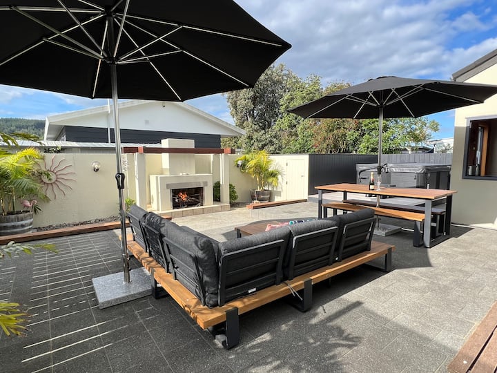 Tuck Beach Life - Whangamatā