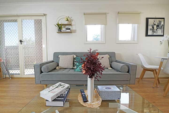 Hidden Gem 1 Bedder In Box Hill Prime Location - Box Hill