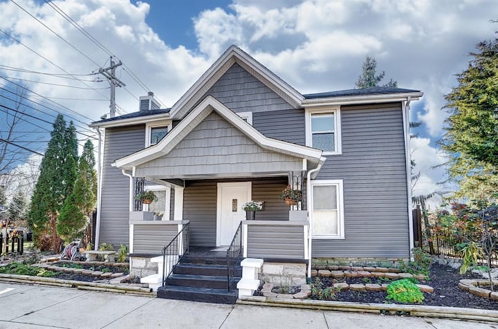 Charming Home In Historic Town - Waynesville, OH