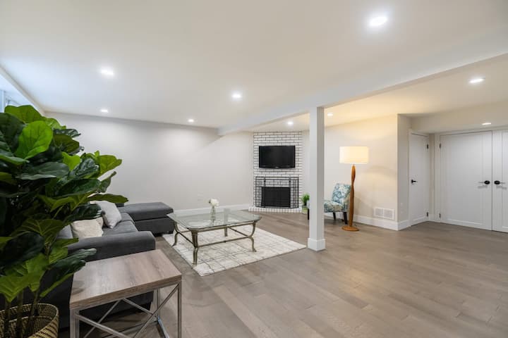 Desirable Oakridge Lower Unit - London, Ontario