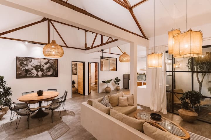 Berawa Retreat With Private Oasis Pool- Casa Leone - Bali
