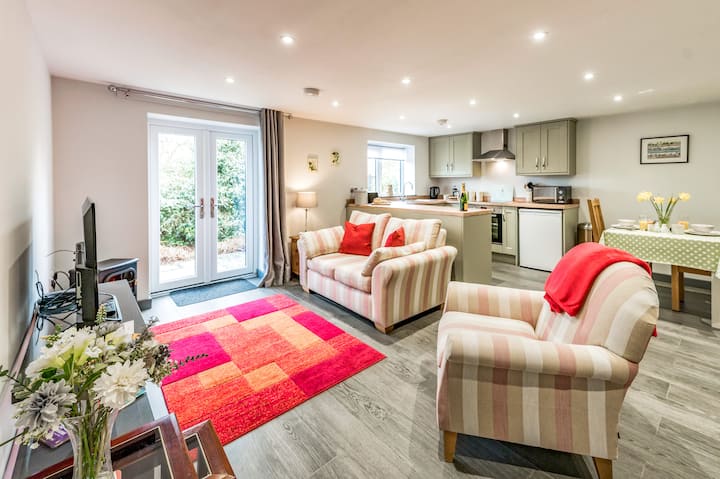 Cosy Countryside Lodge In Quiet Surroundings - Shrewsbury