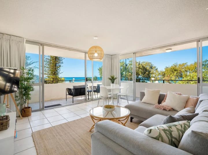 Central And Next To The Beach! - Gold Coast