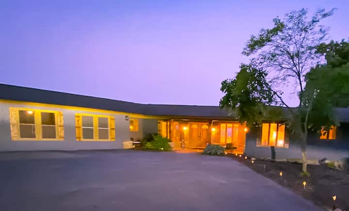 7br Lodge For Groups | Hot Tub, Views, Game Room - Pigeon Forge, TN