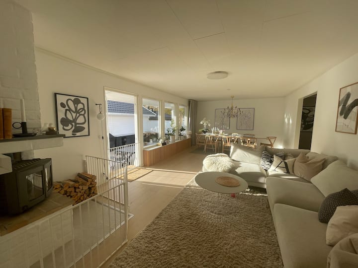 Centralt Hus Med Stor Pool - Falun