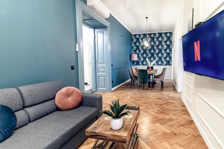 Dashing Central Apartment / 12prs & 2,5bathrooms - Krakkó