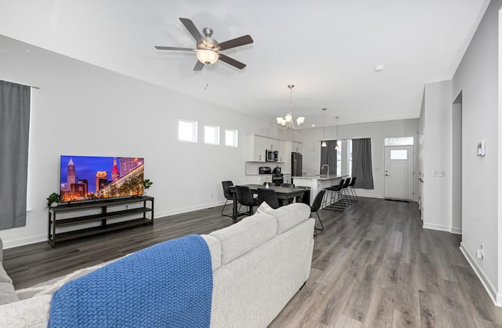 Haven 2 Minutes From Cleveland Clinic! 3bd 3.5bath - Cleveland, OH