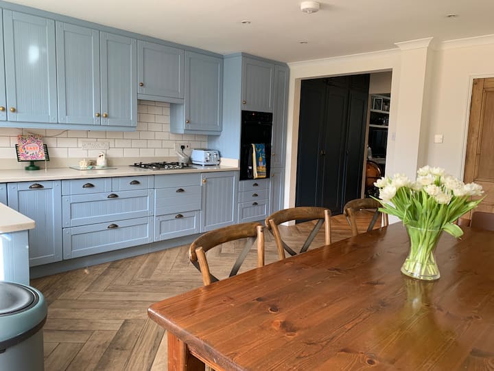 Spacious 3 Double Bedroom House & Private Garden - London, UK