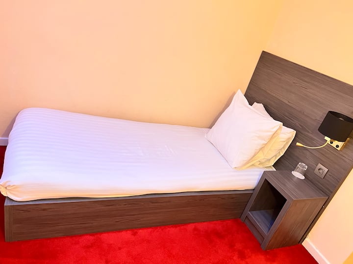Single Room Ac - Bruselas