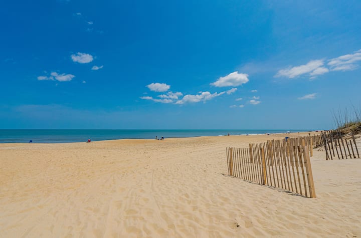 Pet-friendly Beach Condo W/ Pool, Central Location - Kill Devil Hills, NC