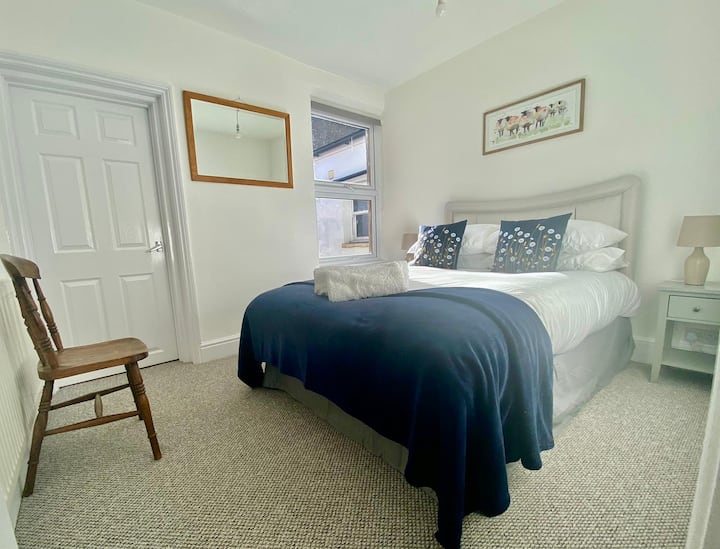 64 Bath Road - Central To Cheltenham - Cheltenham