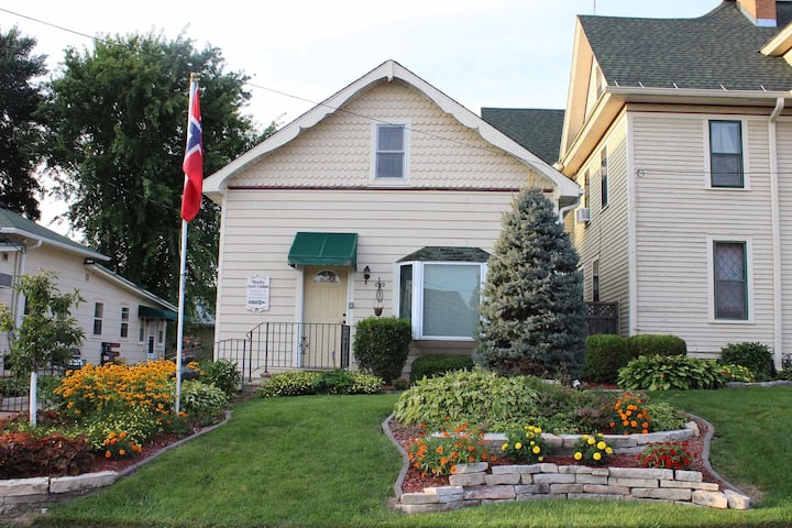 Westby House Lodge-pinewood Room - Viroqua, WI