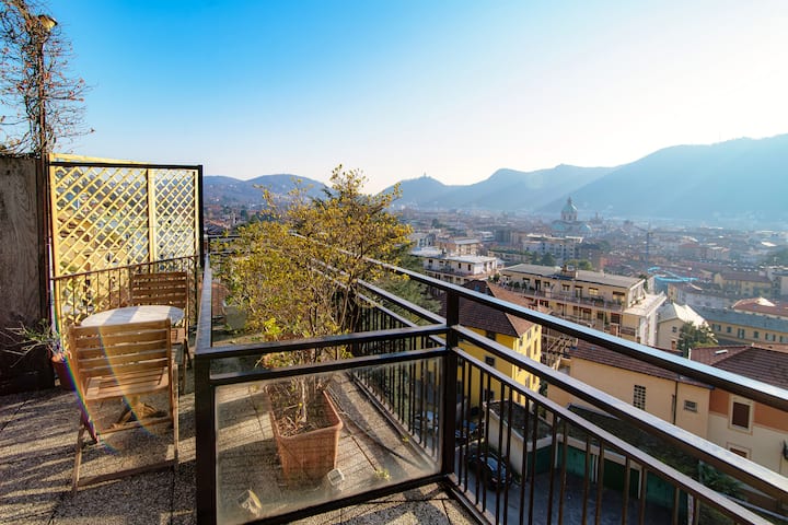 Lake And City View Apartment - Downtown Como - Como