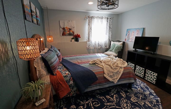 Boho Oasis - Long Term 1-9 Month Stays Preferred - Colorado Springs