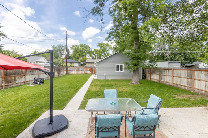 Centrally Located Pet Freindly Full Backyard - Billings, MT