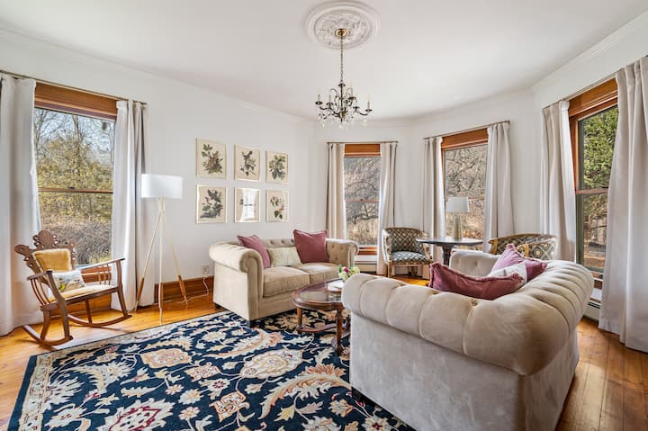 Romantic Suite Near Downtown Ithaca - Ithaca, NY