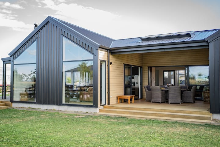 Complete Comfort - Tussock Bend - Twizel