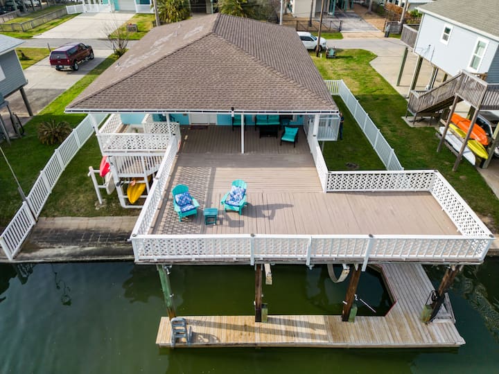 Blue Haven: Canalfront Home W/ Kayak & Balcony - Jamaica Beach, TX
