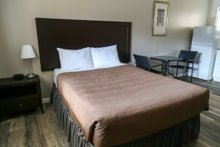 Standard Queen Studio Kitchenette - Osoyoos