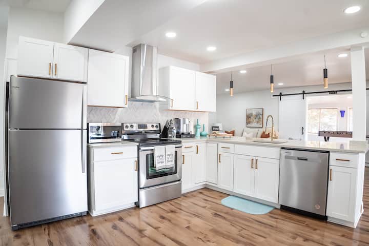 Alexandria Gem | Near Old Town & Dc | Sleeps 9 - Alexandria, VA