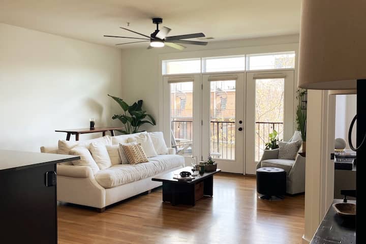 Downtown Nash Modern Condo - Nashville